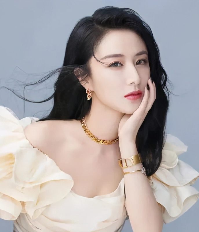 Những kỷ lục livestream siêu khủng của Vi Á - người vừa bị Cục thuế ...