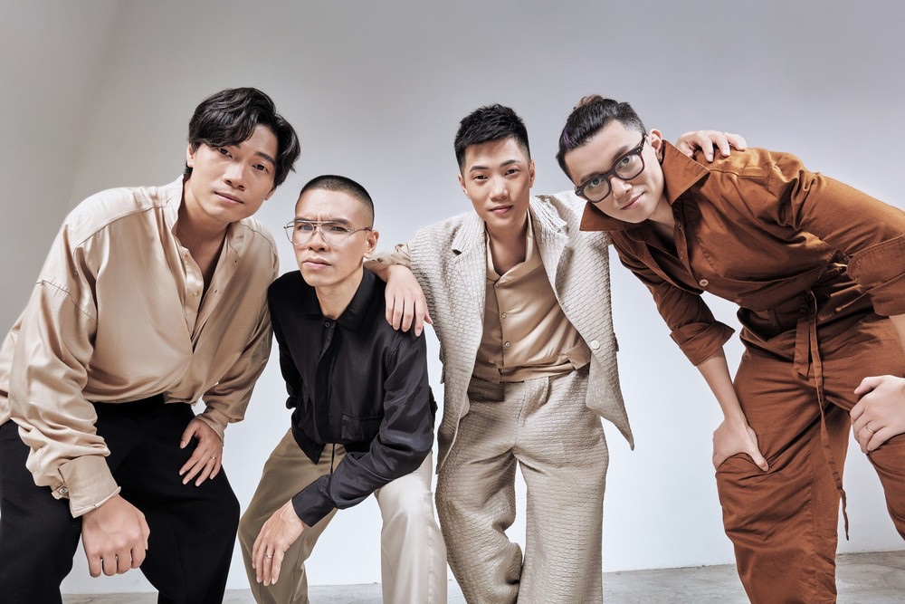 Oplus comeback với dự án "làm tất ăn cả"