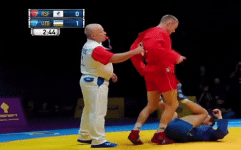 SAMBO, tin tức Mới nhất Đang thi đấu VĐV bỗng đứng dậy cởi áo ngay trên ...