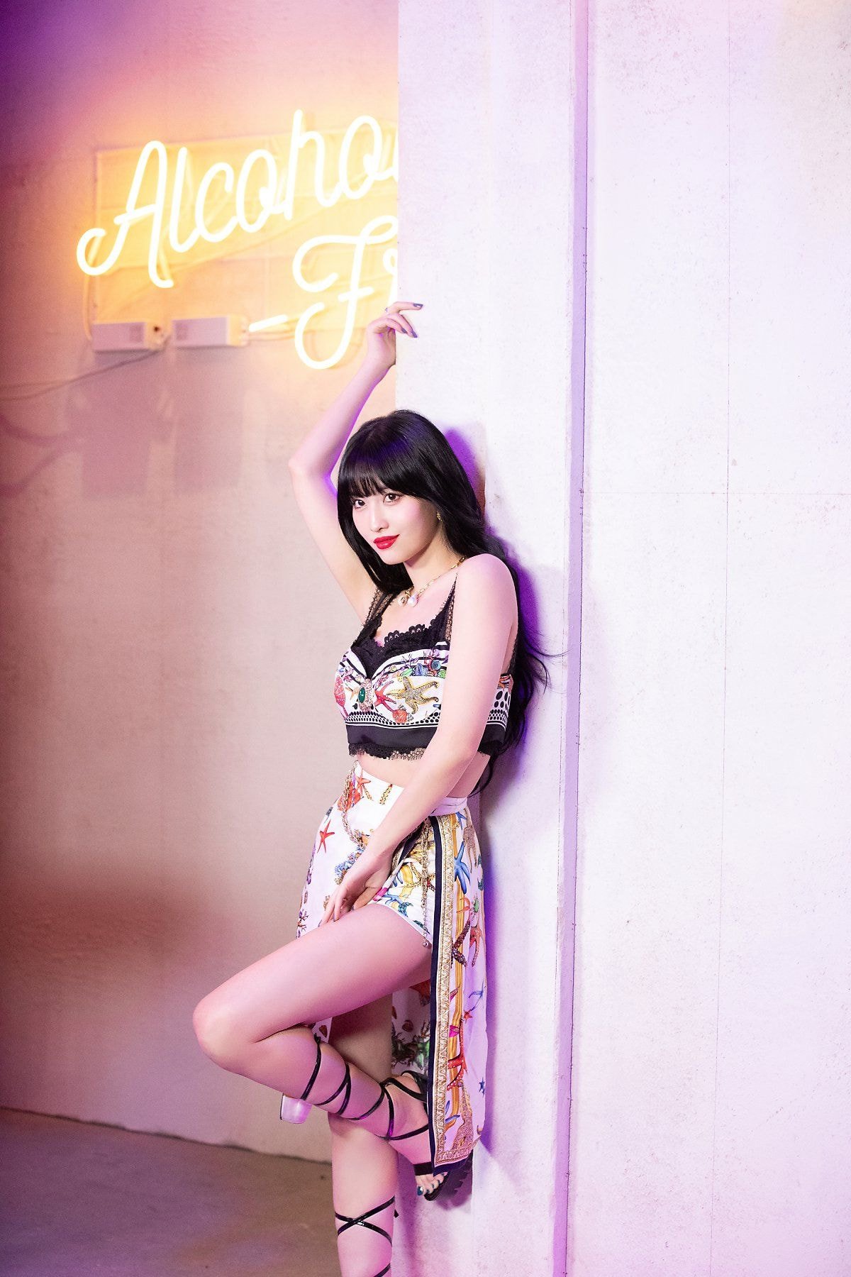 Đỉnh như Momo (TWICE): "Năm lần bảy lượt" khiến netizen phát cuồng vì ...