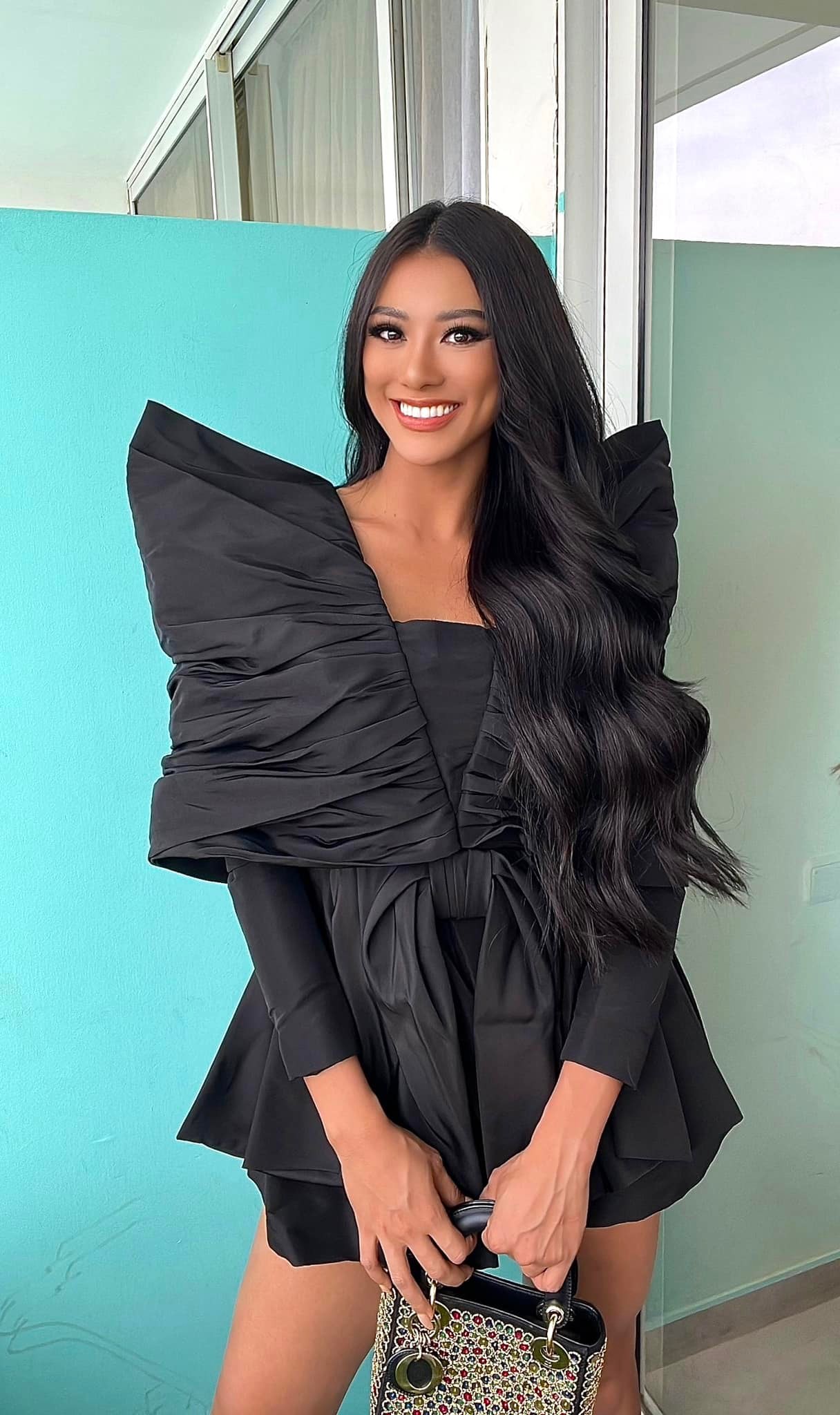 Một giám khảo Miss Universe có hơn 43 triệu follower là "fan ruột" Sơn ...