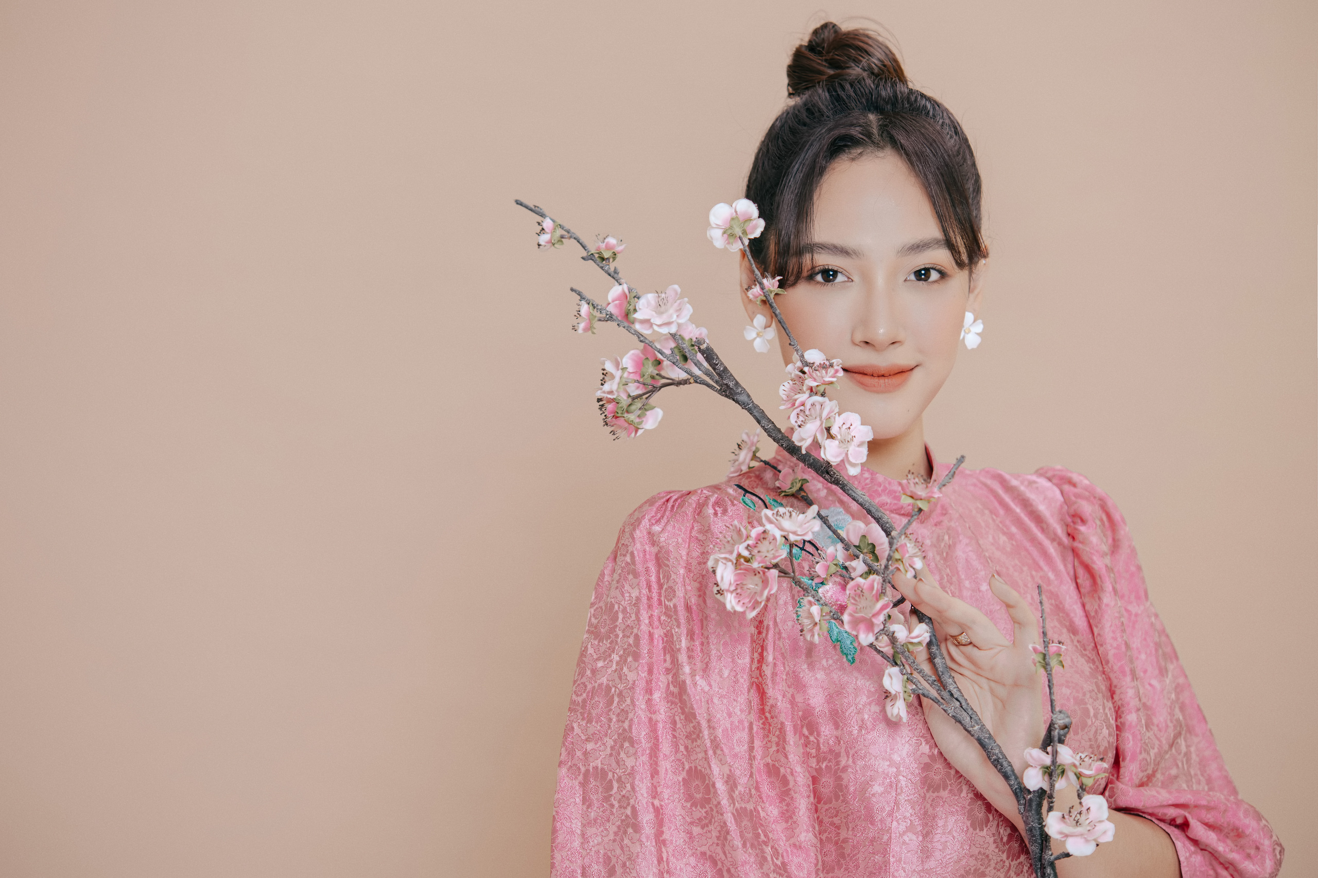 Cara - NoWay "phát cẩu lương" dịp Tết, không quên nhắc fan cùng chống dịch