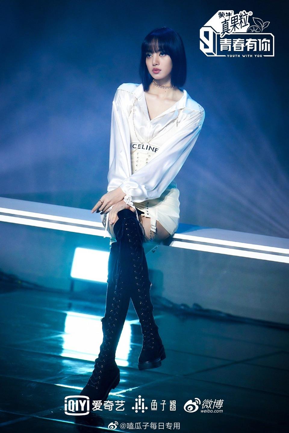 Màn đọ sắc vóc "căng đét" đầu năm: Lisa lên top 1 Weibo vì body quá ...