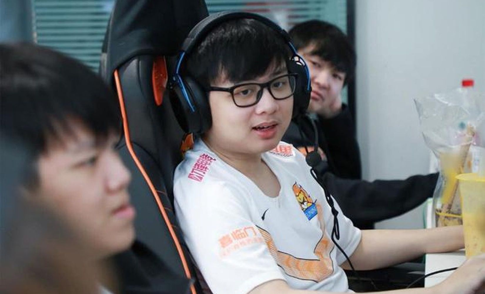 SofM: "Các tuyển thủ eSports Việt Nam chưa chuyên nghiệp, quá dễ dãi và ...