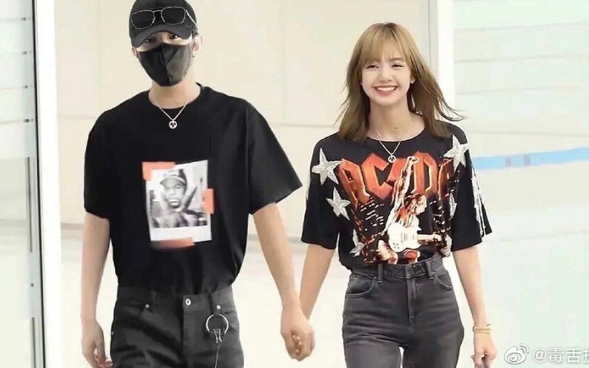 KUNSA, tin tức Mới nhất Weibo rầm rộ loạt ảnh Lisa (BLACKPINK) tay nắm ...