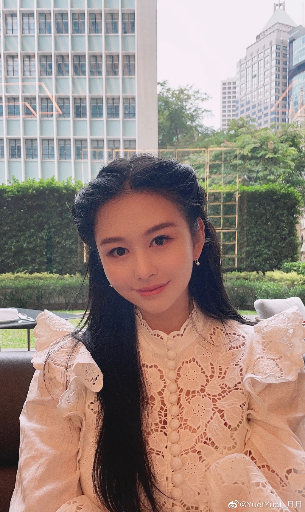Ảnh Hậu Trường Con Gái Bom Sex Khâu Thục Trinh Náo Loạn Weibo Thần