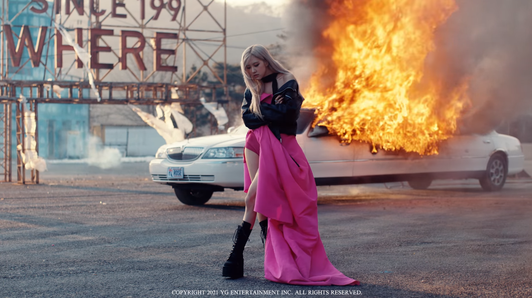 MV của Rosé có hàng loạt chi tiết na ná BLACKPINK