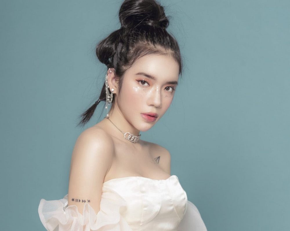 LyLy sở hữu cả một "kho báu" toàn hit Vpop tổng sương sương hơn 400 ...