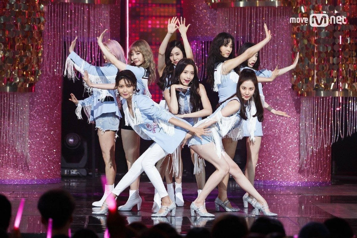 Knet rần rần “đào” lại khoảnh khắc Yoona làm center của SNSD: Đẹp nghẹt ...