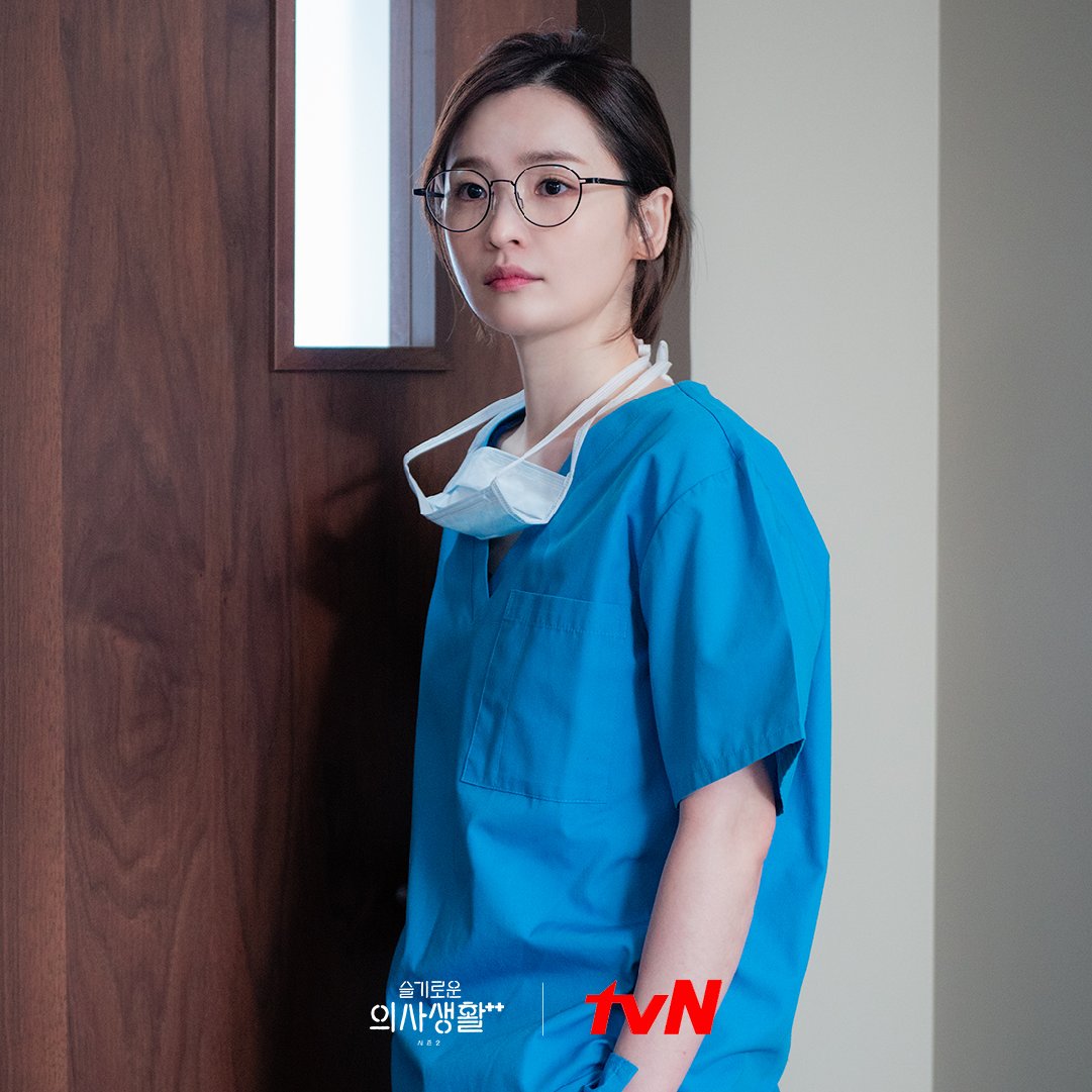"Quỷ thần" ở Hospital Playlist - Jeon Mi Do: Đóa hoa nở muộn của điện ...
