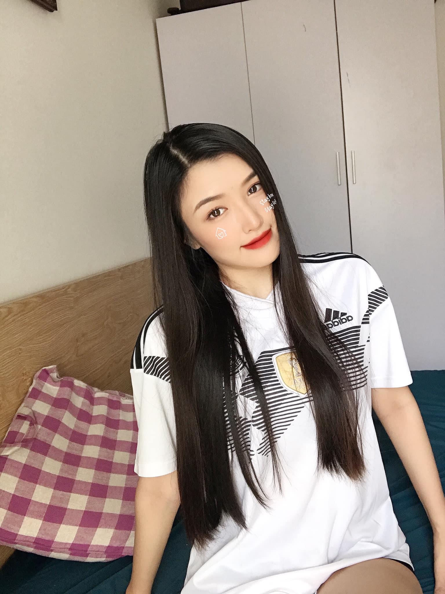 Nữ streamer Chi Chi bất ngờ khoe ảnh sexy cổ vũ đội tuyển Đức
