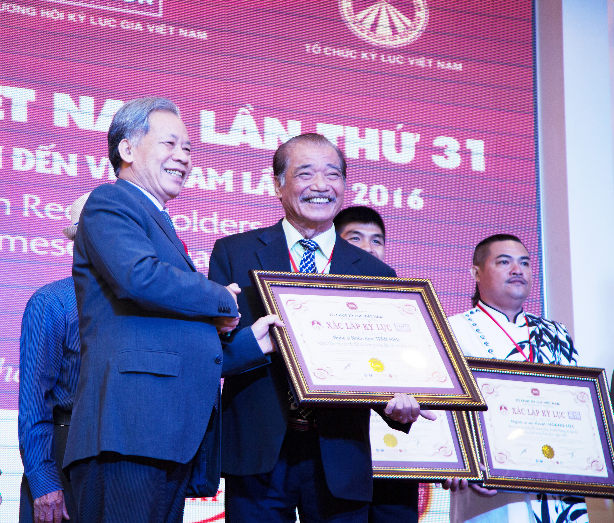 Nam NSND 85 tuổi mắc bệnh hiểm nghèo vẫn đam mê đi diễn, đạt kỷ lục ...