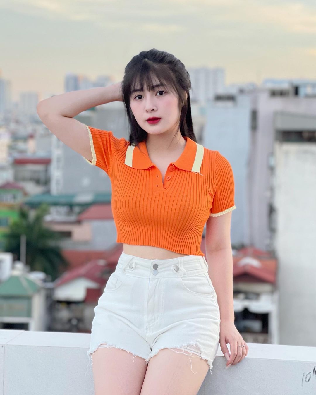 Quỳnh Alee bất ngờ đăng ảnh truyền nước biển, chuyện gì đây?