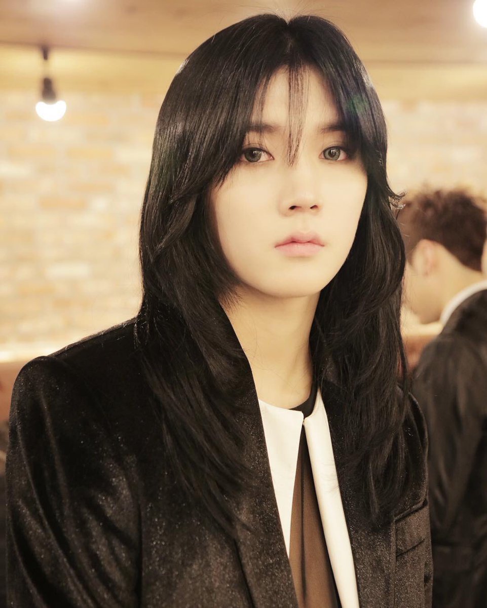 Không tin nổi đây là 1 nam idol, vẻ đẹp phi giới tính y hệt con gái