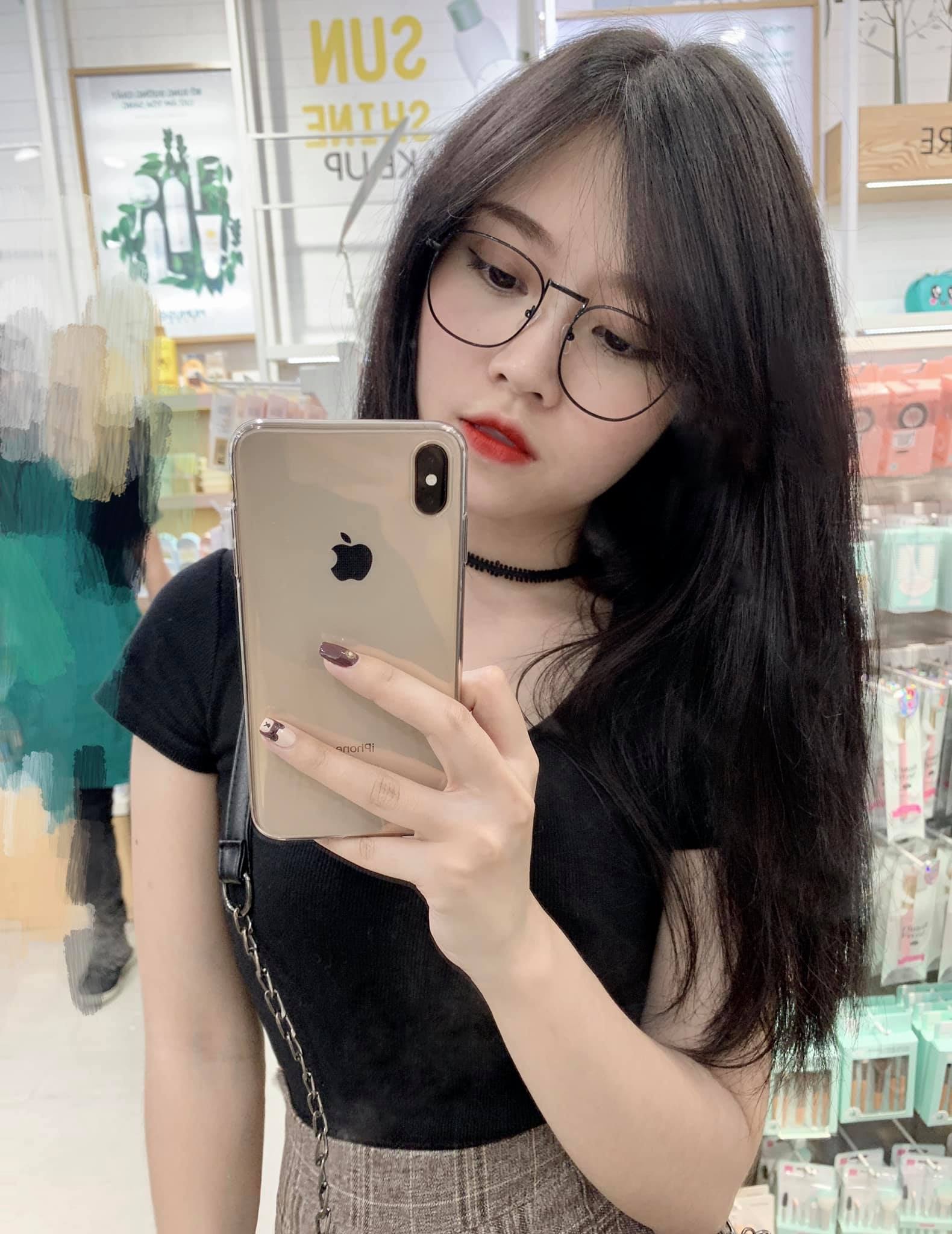 Đăng hình lấp lửng khoe vẻ sexy gây tò mò, nữ streamer Gen Z khiến cộng ...