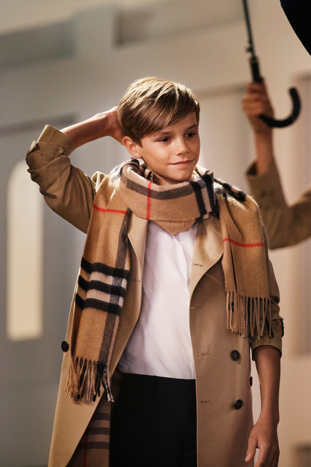 2 lần Romeo Beckham làm mẫu khuấy đảo MXH: 11 tuổi đã hóa mẫu nhí đầy ...