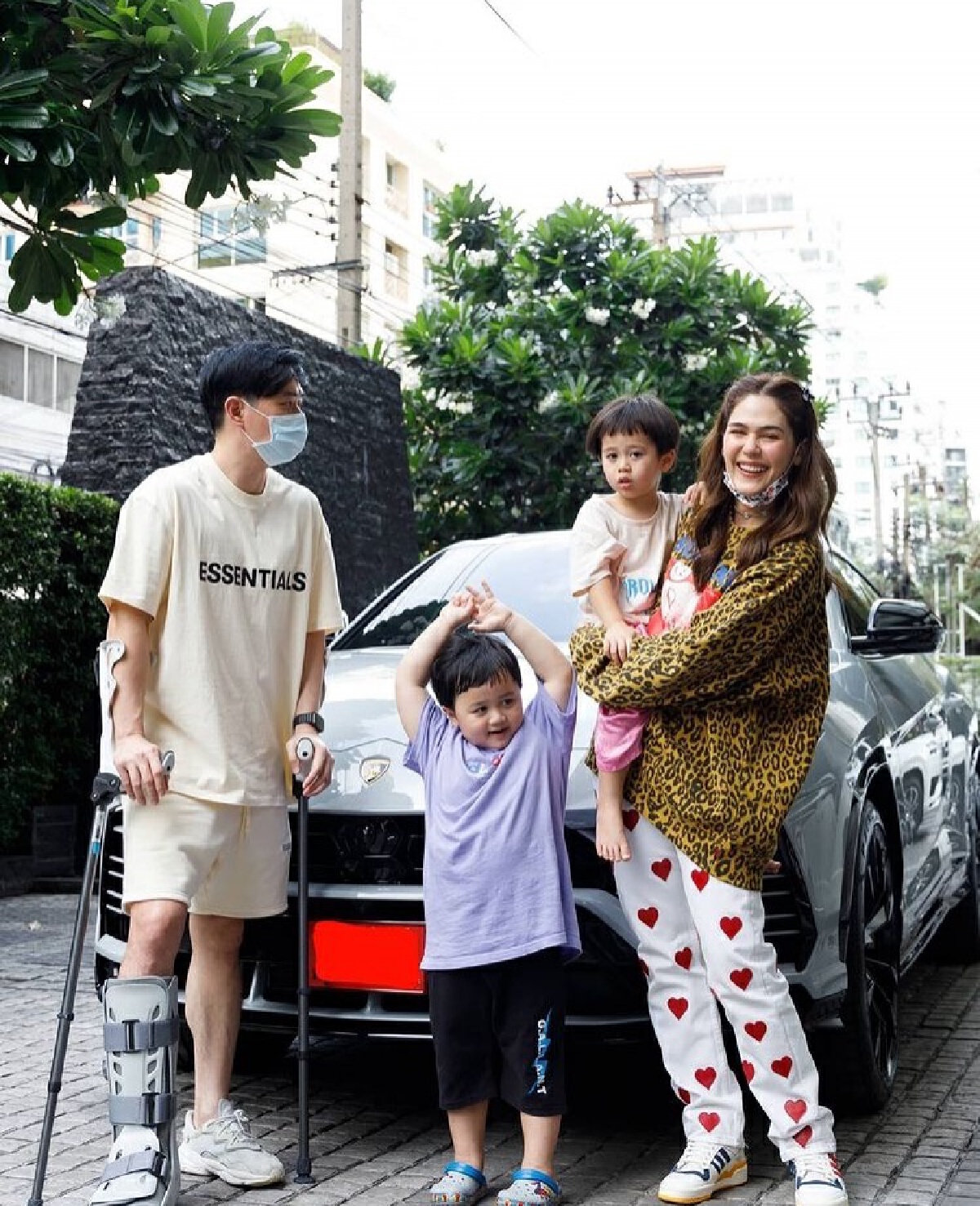 "Nữ hoàng showbiz Thái Lan" Chompoo Araya thông báo mang thai lần 2 với ...