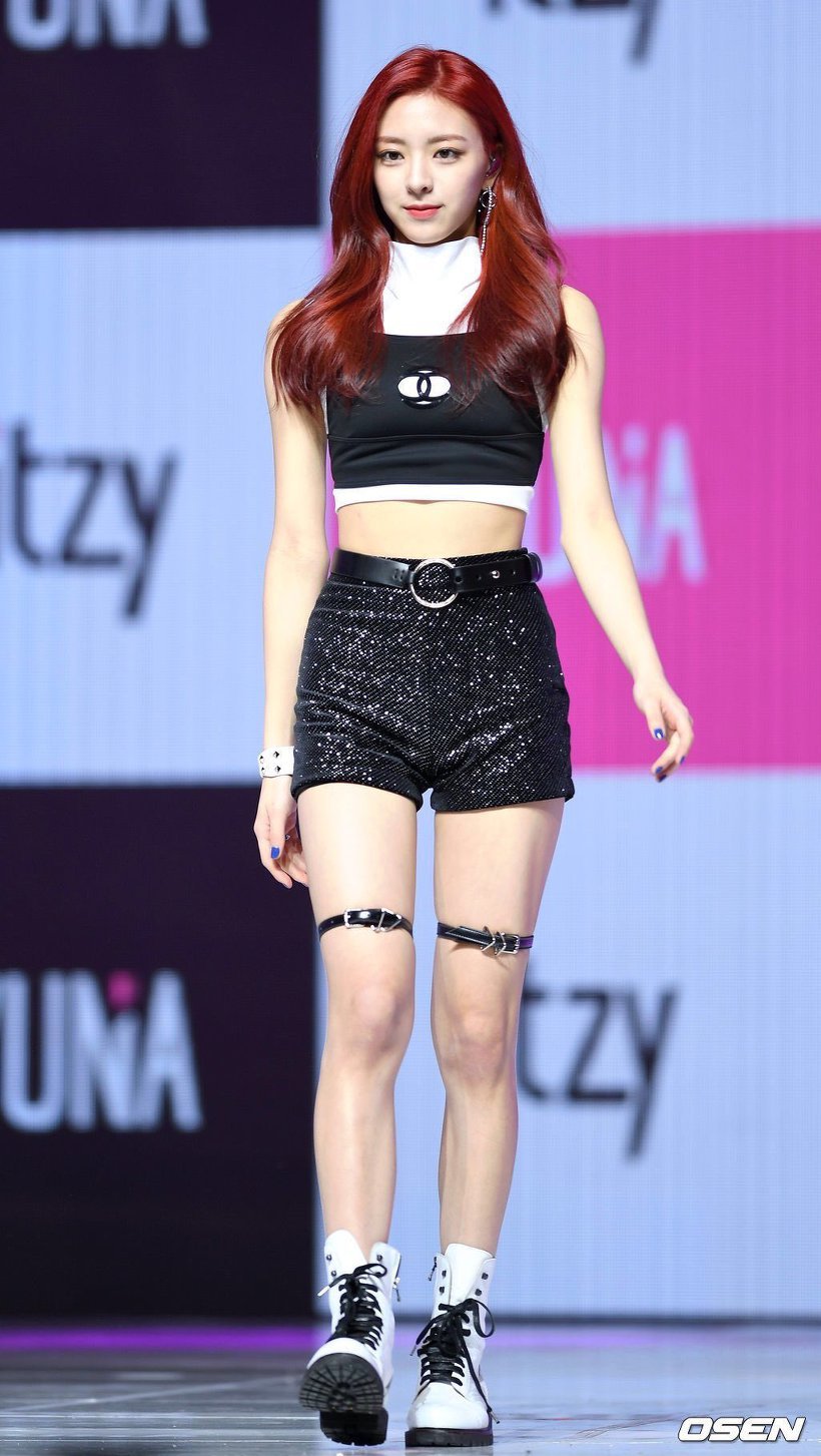 Yuna (ITZY): Visual cùng body cuốn hút ngang ngửa Lisa, tài năng có ...