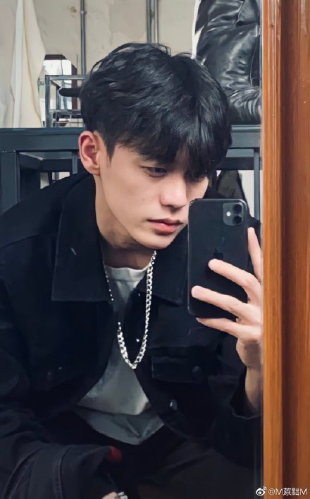 "Rửa mắt" trước nhan sắc hút hồn của nam streamer 2k2, lên livestream ...