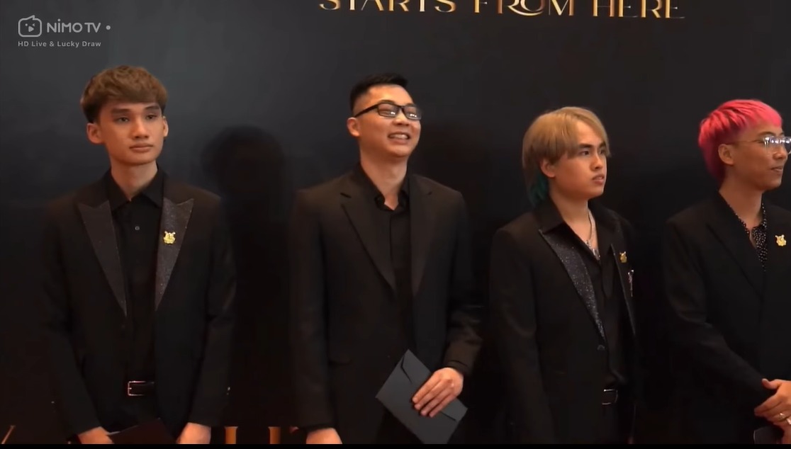 Độ Mixi cùng dàn streamer Refund Gaming diện vest bảnh bao đổ bộ thảm ...