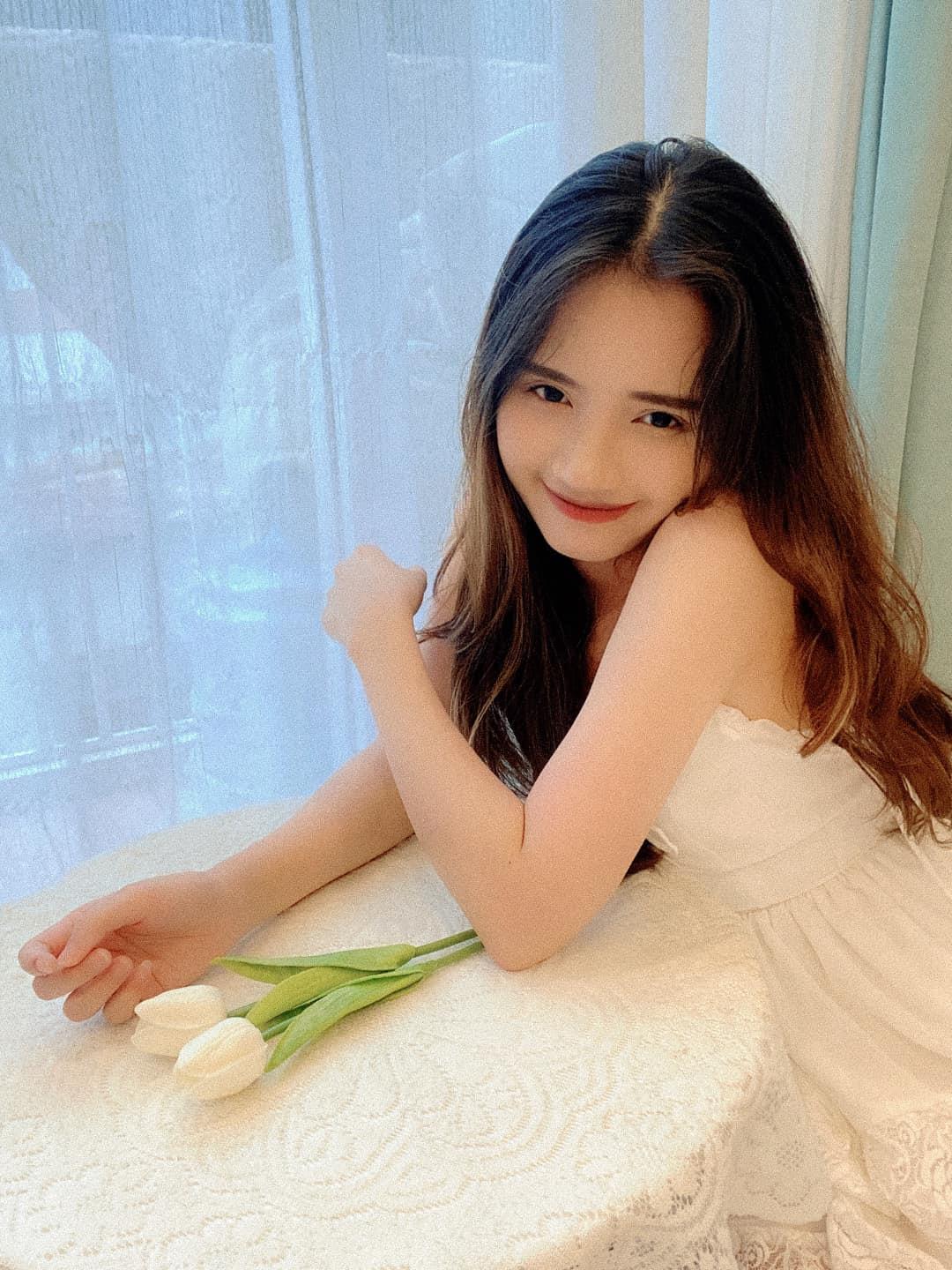 Hường Lulii chơi lớn đón Tết, mua hẳn đôi giày hàng hiệu được G-Dragon tham gia thiết kế này!