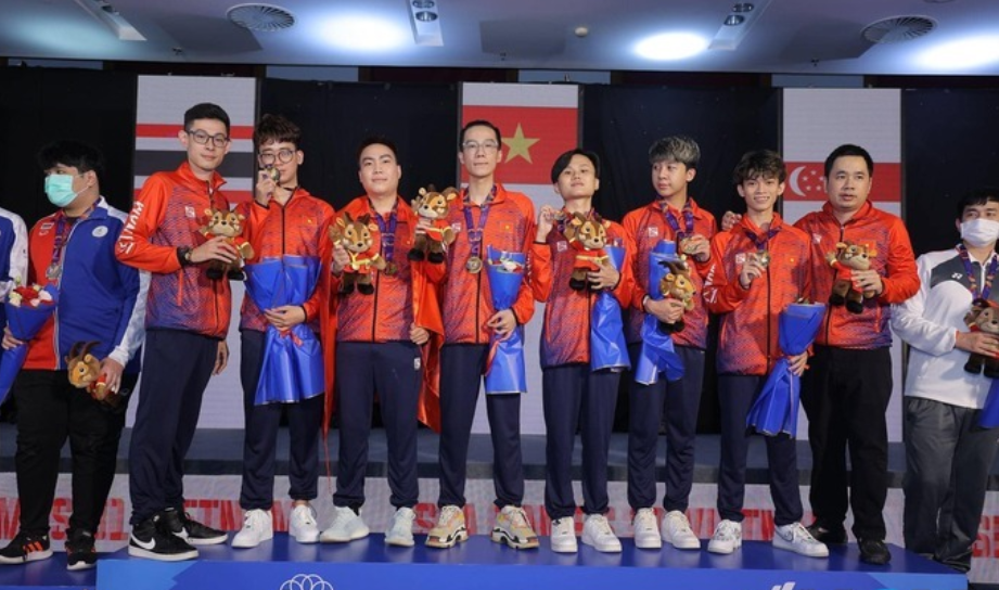 Các tuyển thủ Esports và những "liều doping" tinh thần từ gia đình