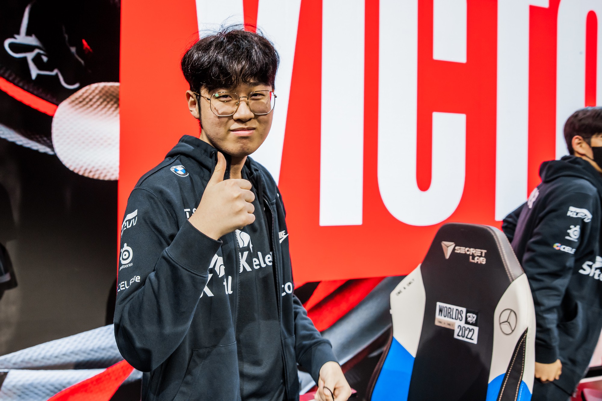 Zeus tiết lộ chính Burdol đã góp phần giúp anh cùng T1 thắng RNG tại CKTG 2022