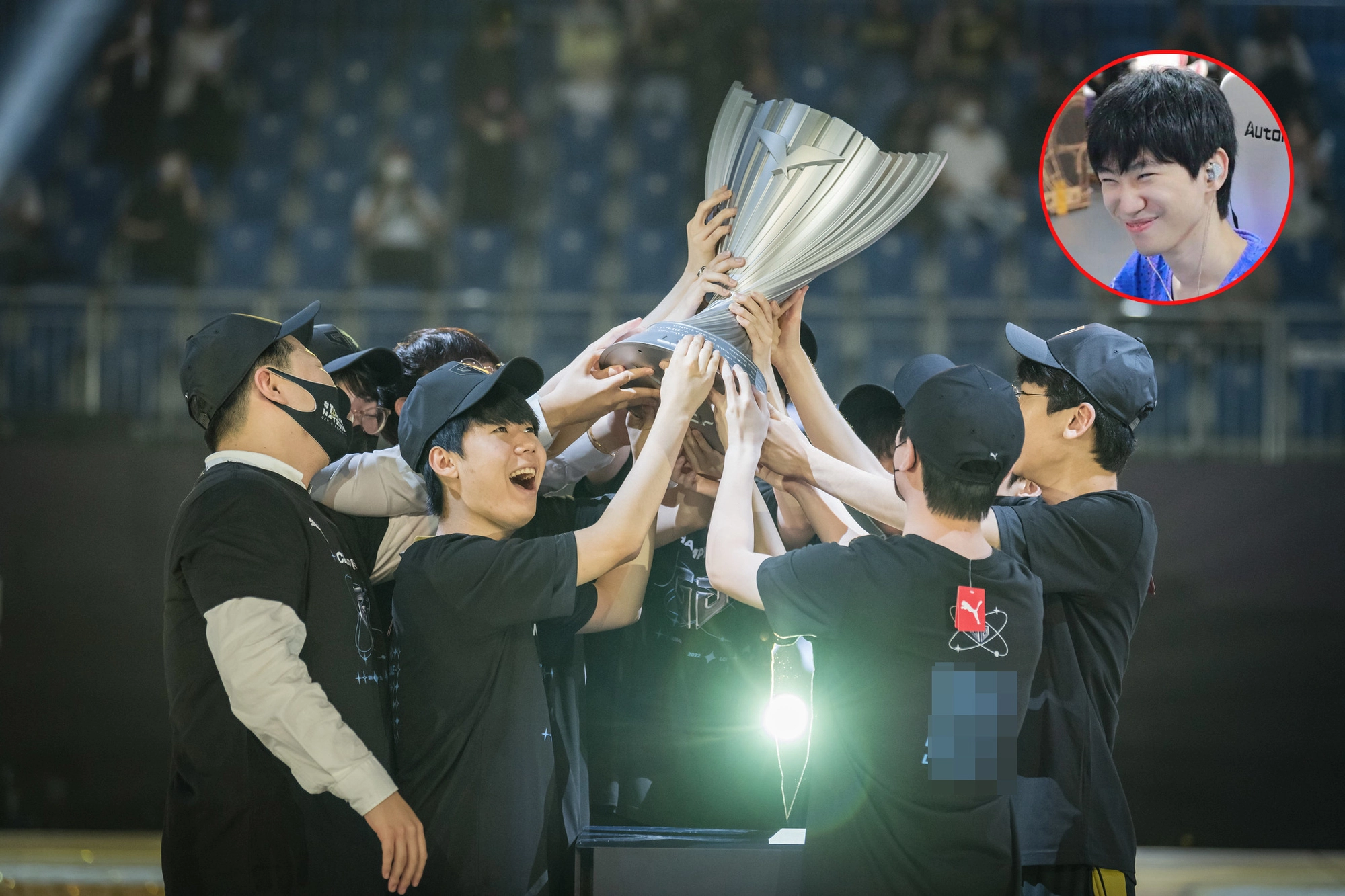 Doinb tiếp tục "trổ tài tiên đoán" cho trận đấu của T1 tại Bán kết CKTG 2022