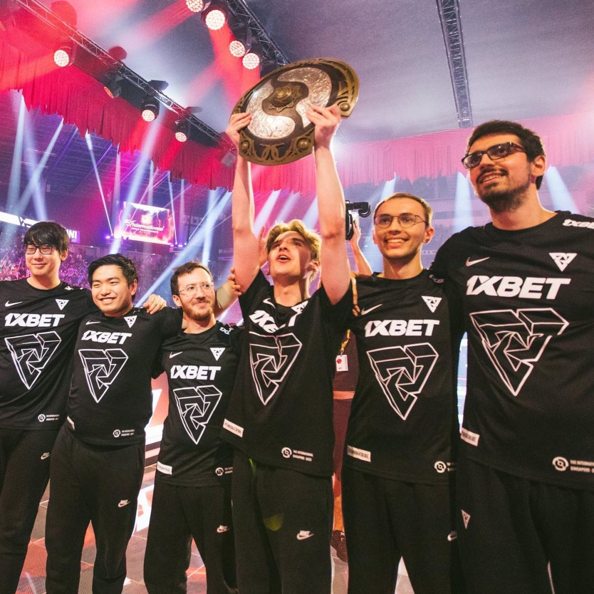 Vô địch Dota 2 thế giới, Tundra Esports mang về 210 tỷ đồng tiền thưởng