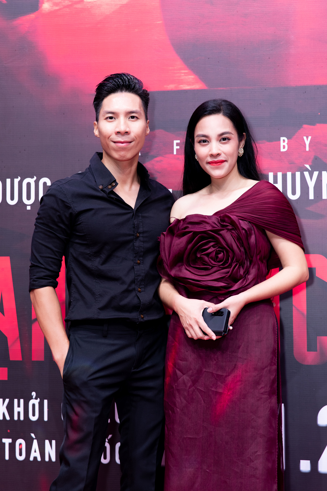 Thảm đỏ phim Hạnh Phúc Máu: Vợ chồng Osen Ngọc Mai - Quốc Nghiệp nổi bật giữa cả dàn mỹ nhân