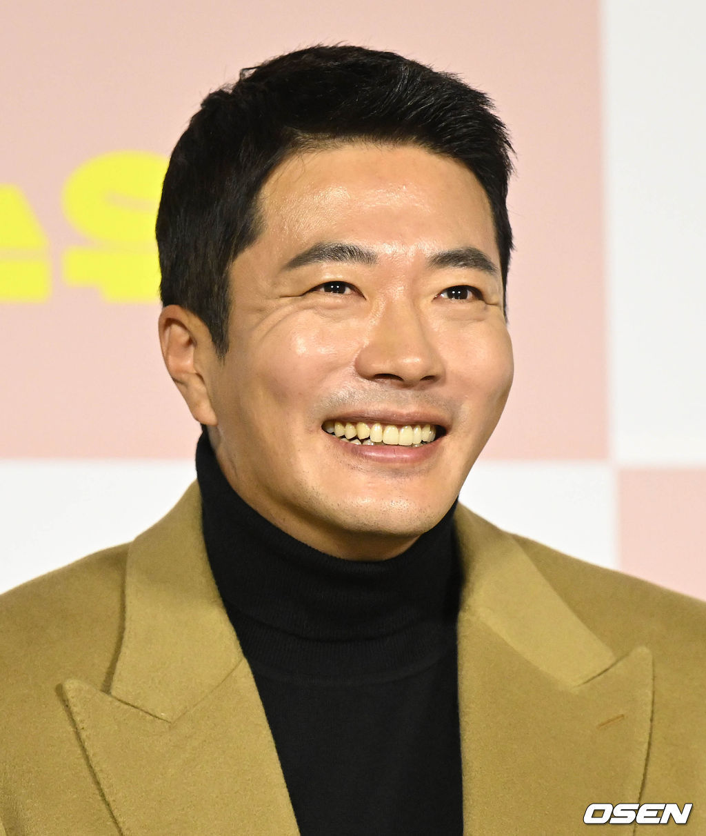 Mỹ nhân Vườn Sao Băng tươi trẻ ở tuổi 40, Kwon Sang Woo bất ngờ hóa ông ...