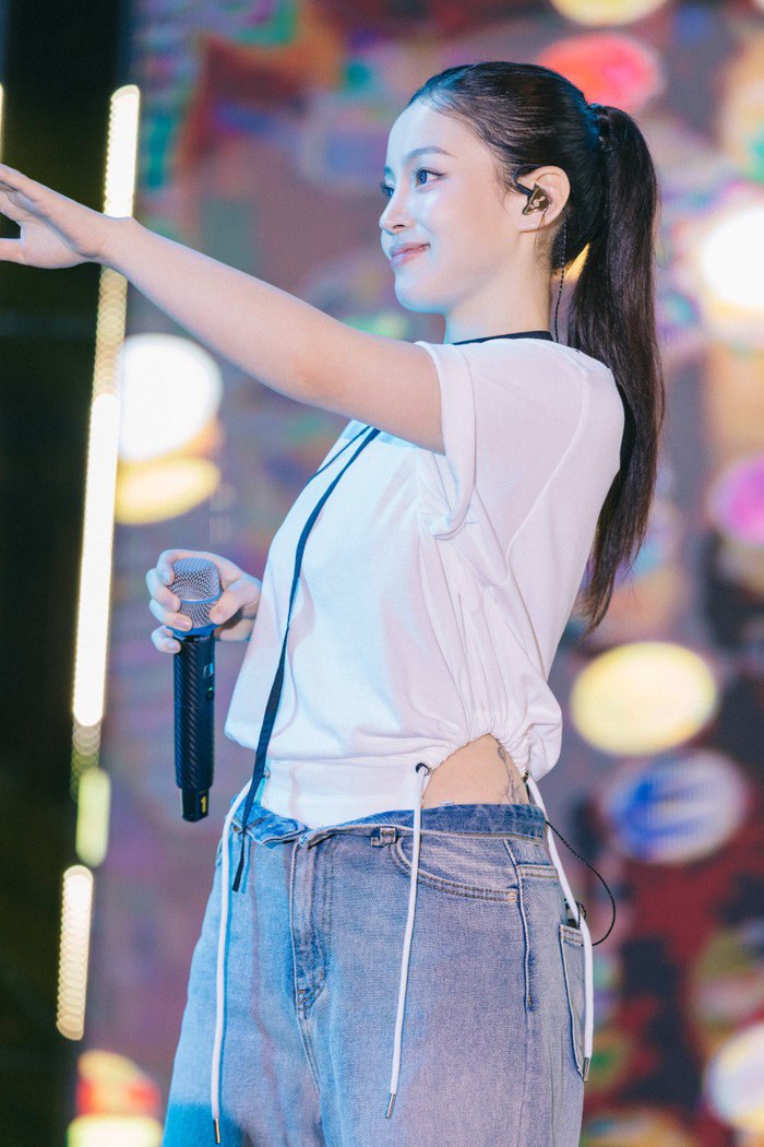 Lee Hi khiến khán giả vỡ òa với loạt hit đình đám, Isaac gặp sự cố âm ...