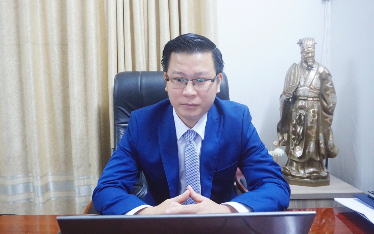 LÙI XE TẢI TÔNG CHẾT NGƯỜI, tin tức Mới nhất Lùi xe tải tông chết 3 ...