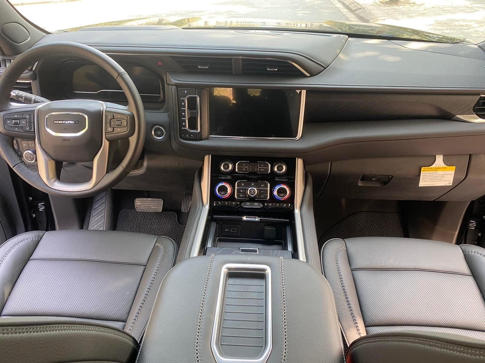 Cận cảnh GMC Yukon XL Denali 2023 giá hơn 10 tỷ đồng tại Việt Nam, đối ...