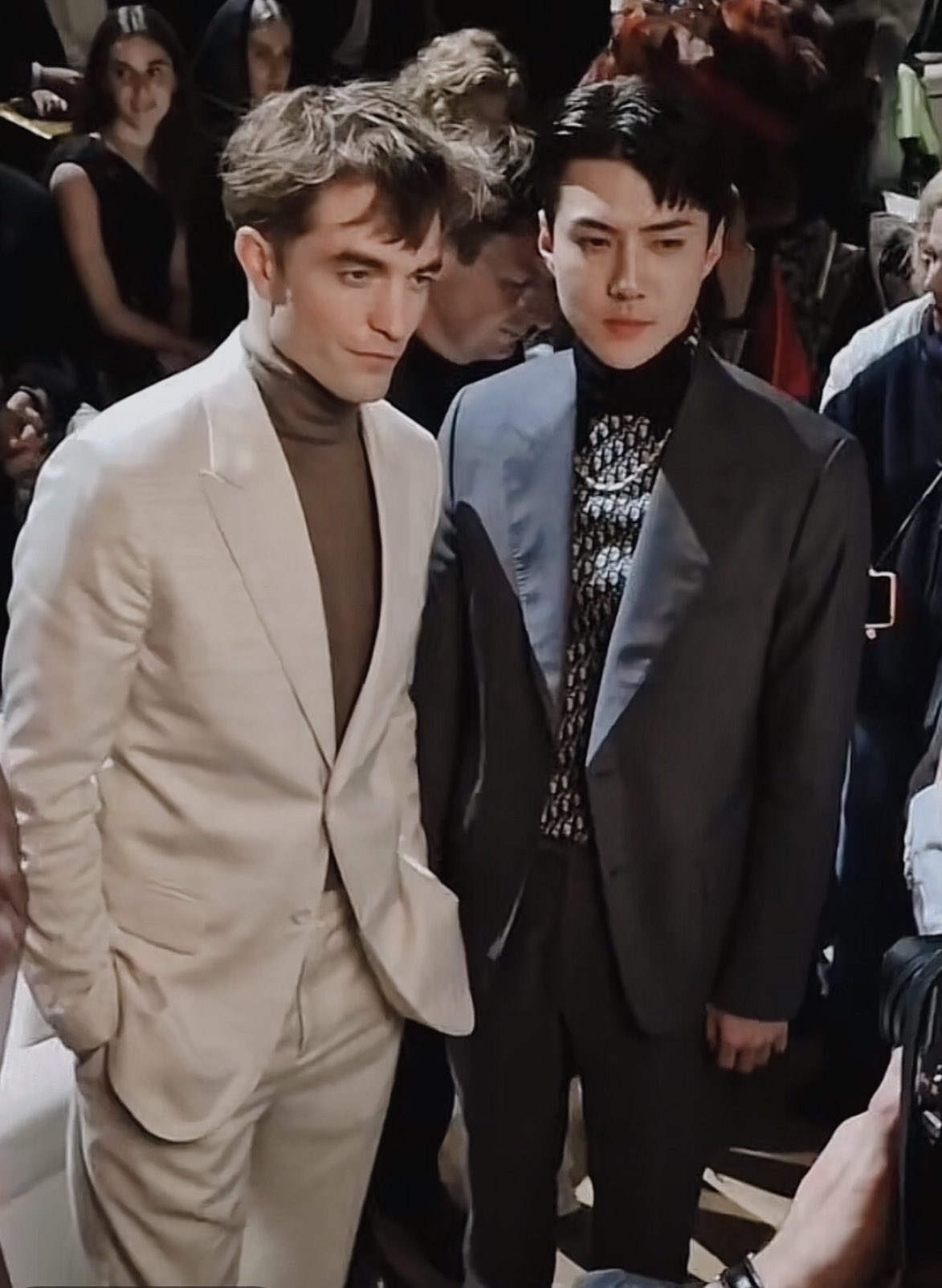 Trớ trêu tại sự kiện khủng: Nam thần Sehun lướt qua siêu sao thế giới ...