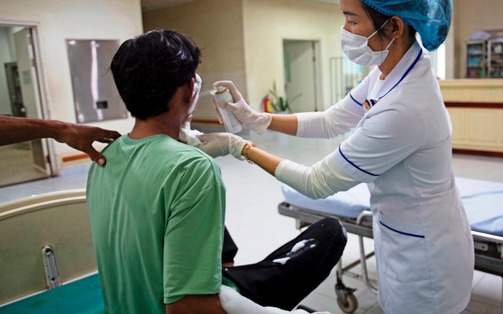 ĐIỆN THOẠI ĐANG SẠC PIN PHÁT NỔ, tin tức Mới nhất Thiếu niên bị bỏng ...