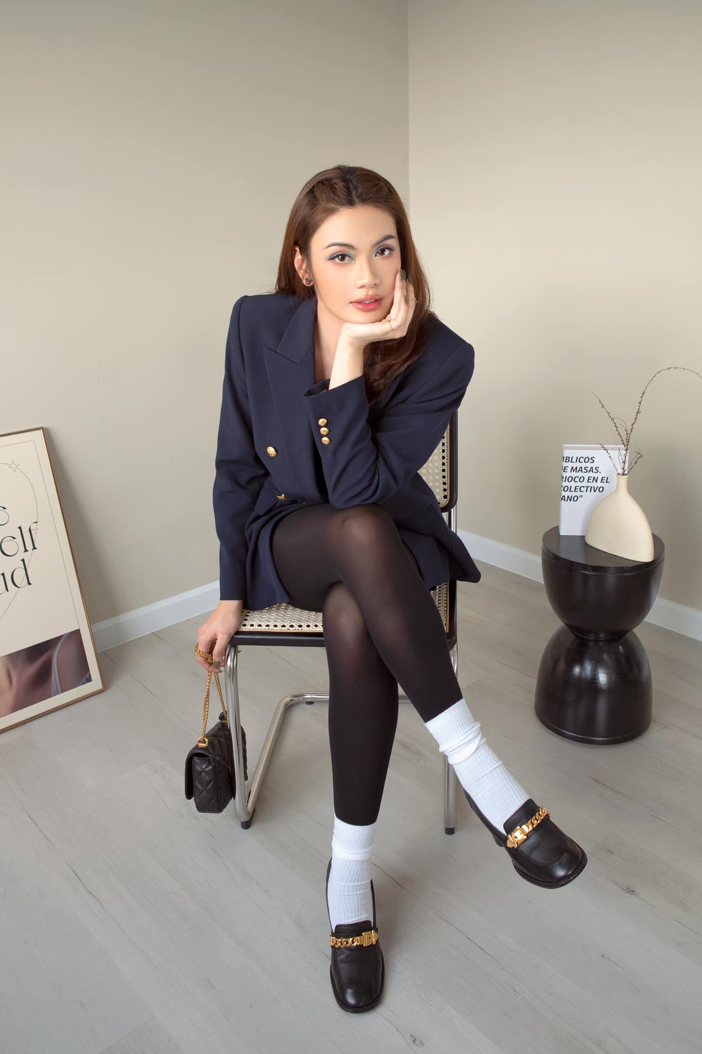 Luna Đào (Đào Bá Lộc) xuống phố với vóc dáng mảnh khảnh, tinh thần thế ...