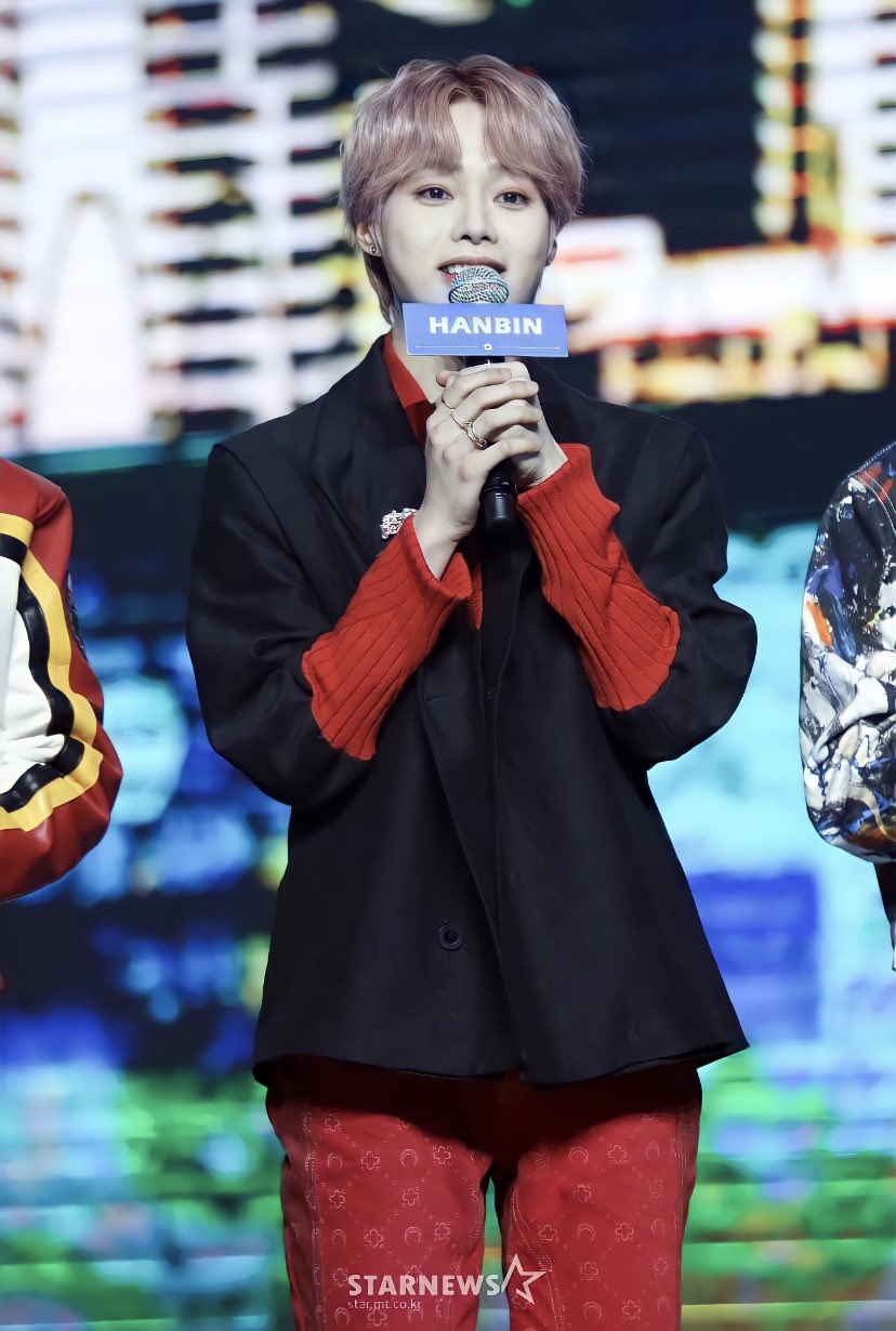 Hanbin (TEMPEST) bùng nổ visual tại họp báo debut