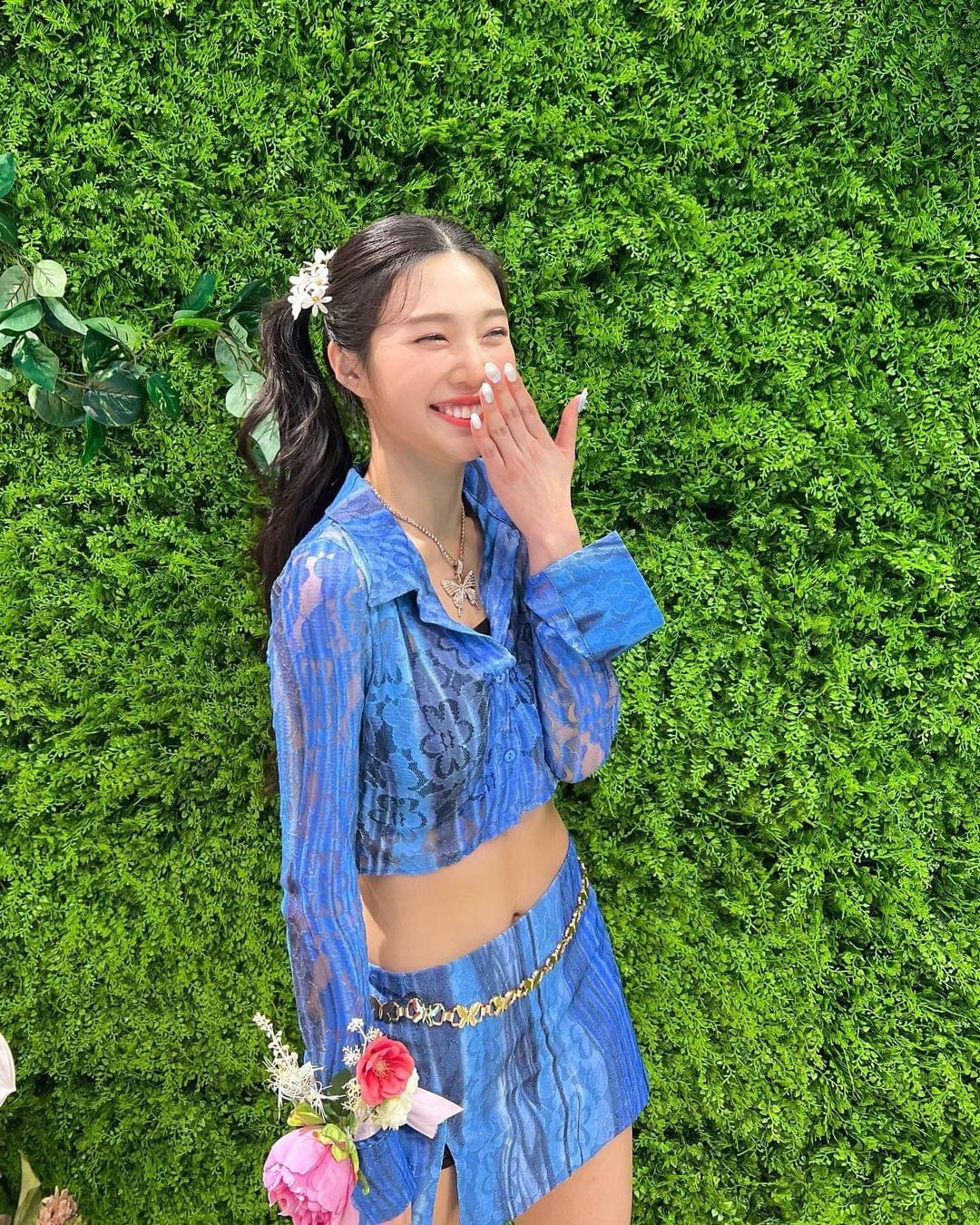 Joy (Red Velvet) cứ khoe visual với vóc dáng hoàn hảo thế này thì fan ...