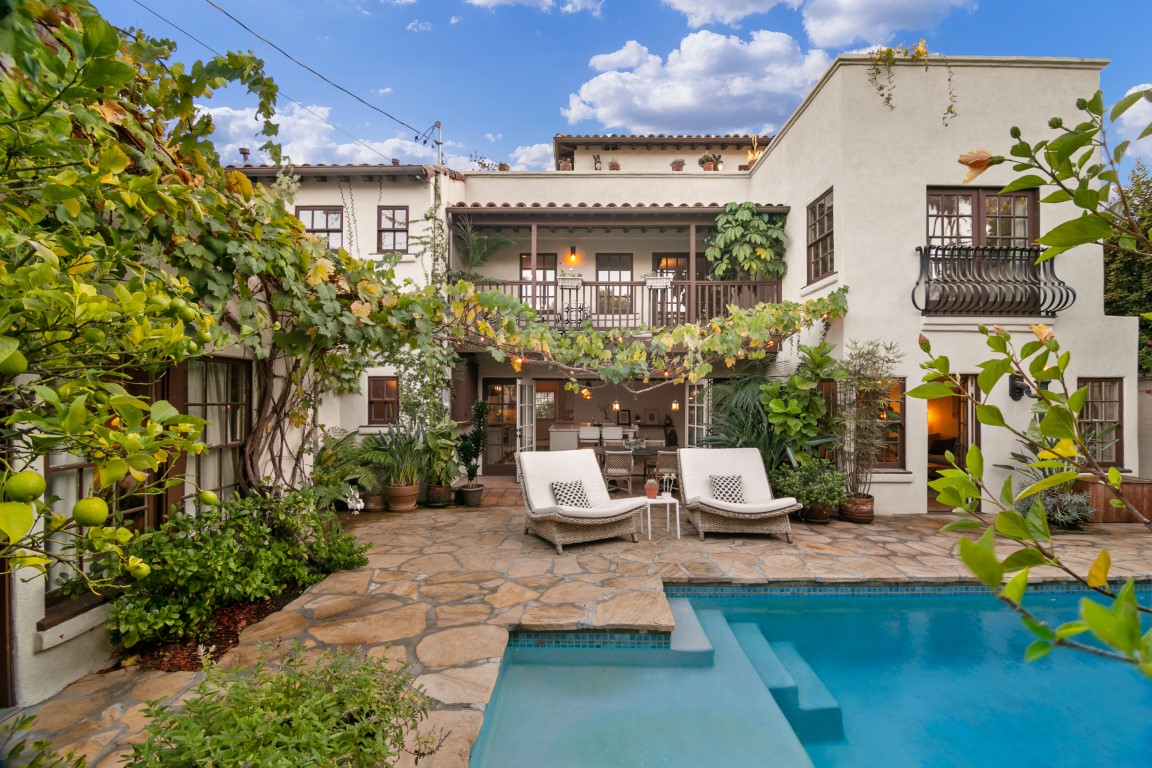 Camila Cabello "cà khịa" cực gắt Shawn Mendes trong ca khúc mới