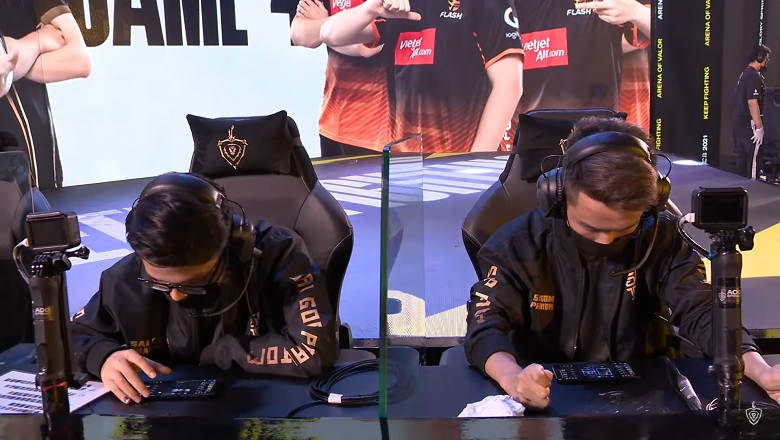 Tròn 1 năm thi đấu chuyên nghiệp, Yiwei có thành tích khủng đến thế nào?