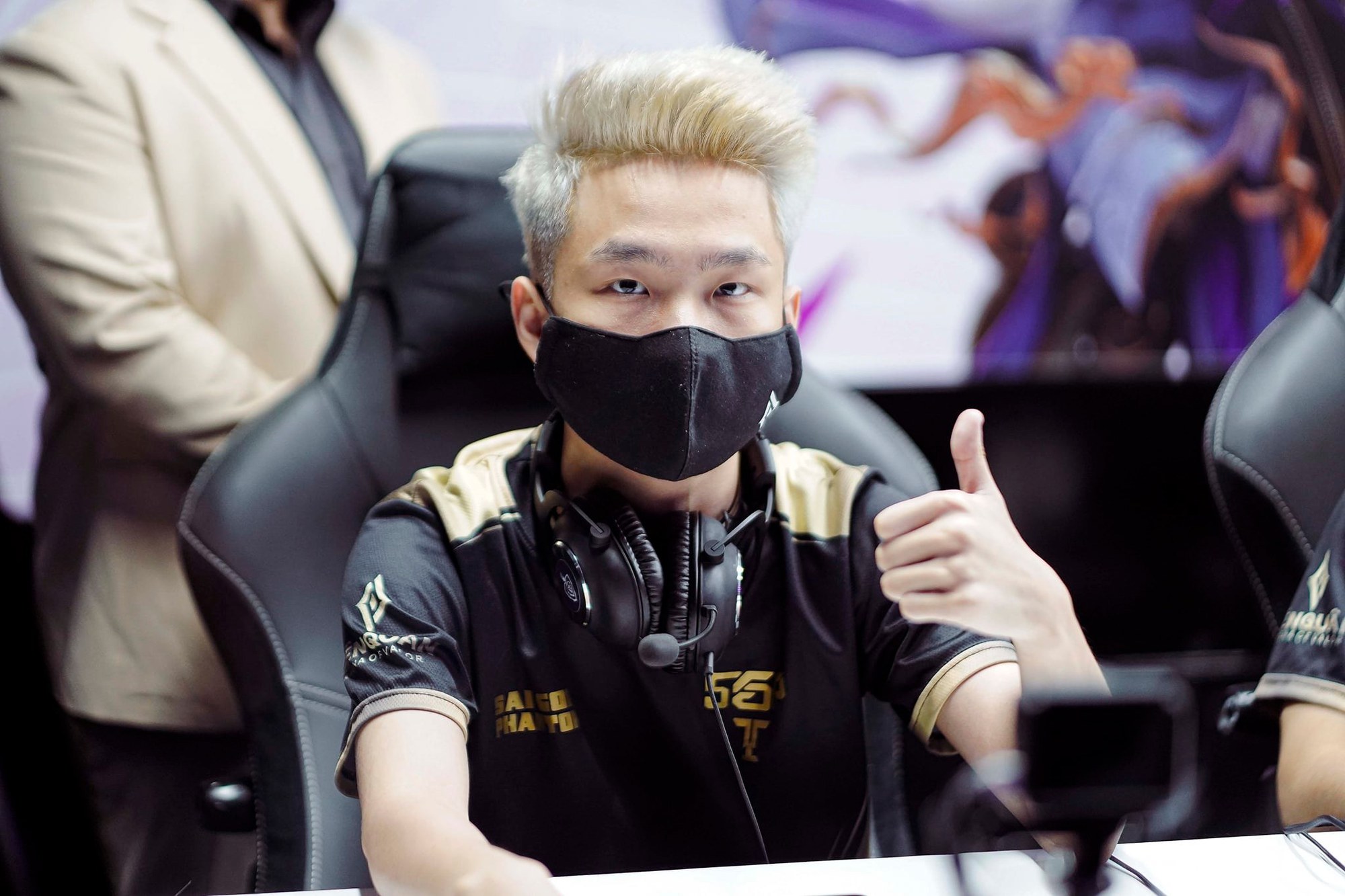 Tròn 1 năm thi đấu chuyên nghiệp, Yiwei có thành tích khủng đến thế nào?