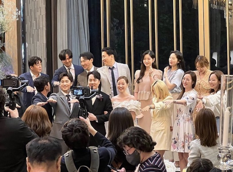 Đám cưới Andy: Nam idol huyền thoại hôn cô dâu xinh như mộng, Shinhwa ...