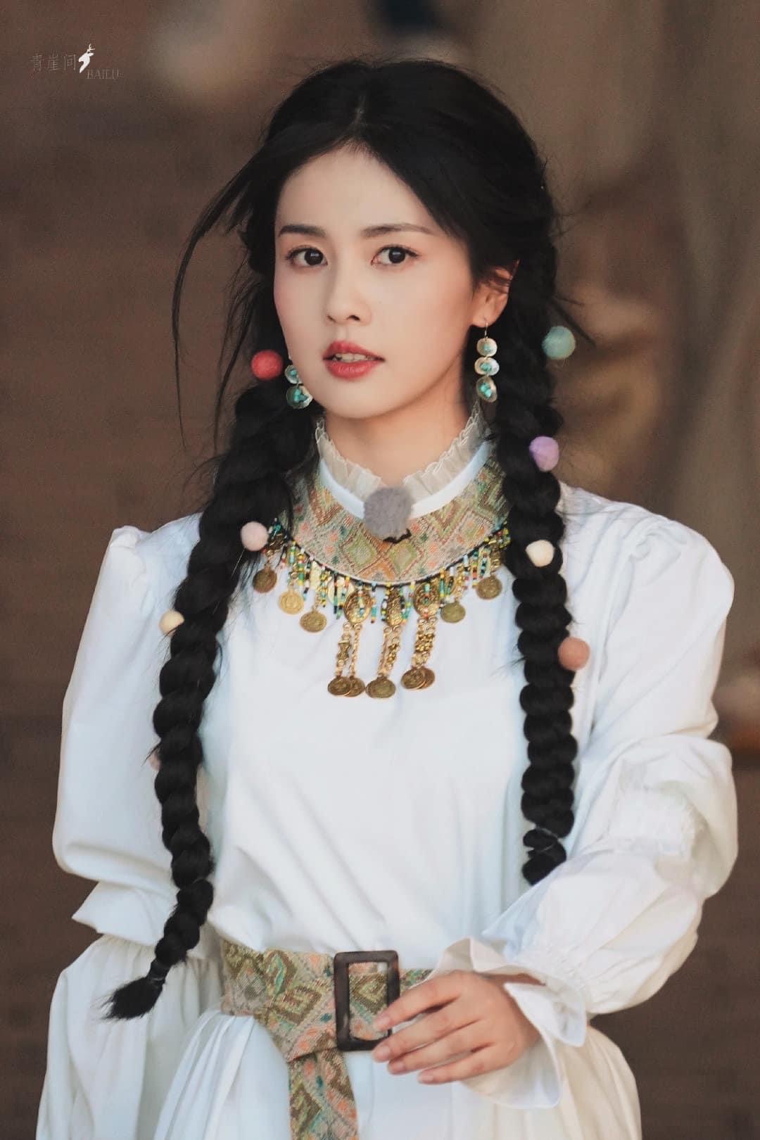 Angela Baby hóa nữ thần Tân Cương, đẹp đến mức biến Triệu Lộ Tư và Bạch ...