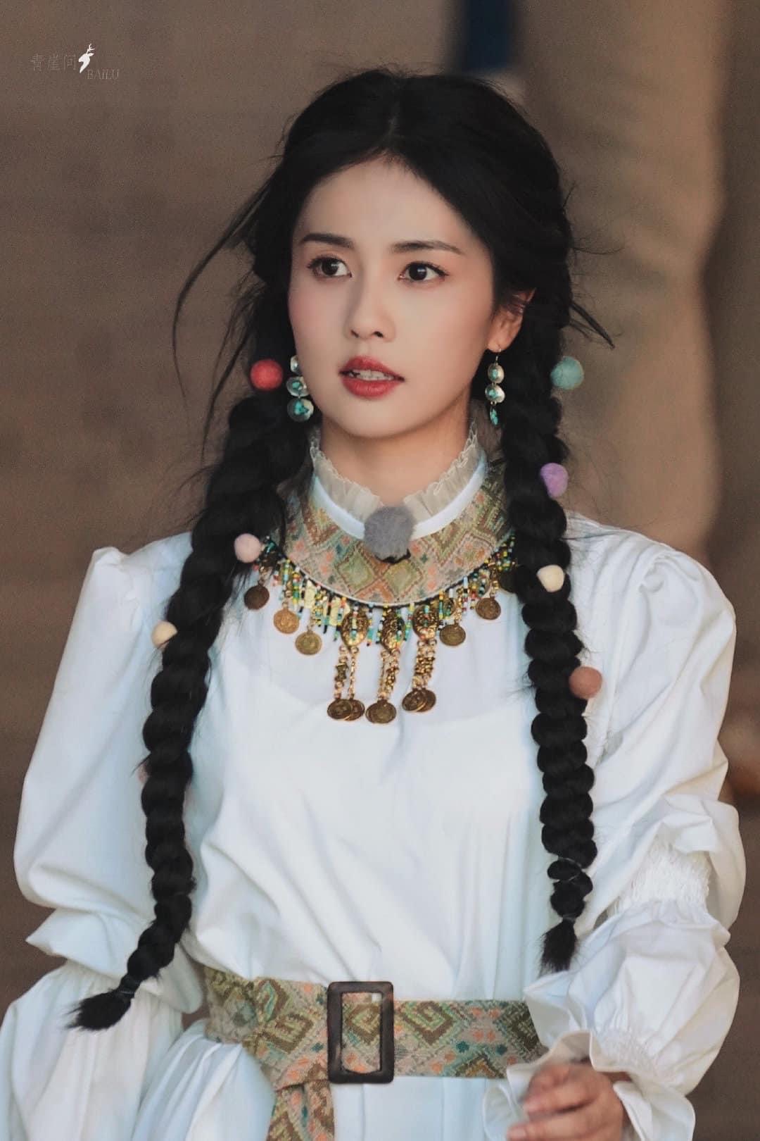 Angela Baby hóa nữ thần Tân Cương, đẹp đến mức biến Triệu Lộ Tư và Bạch ...