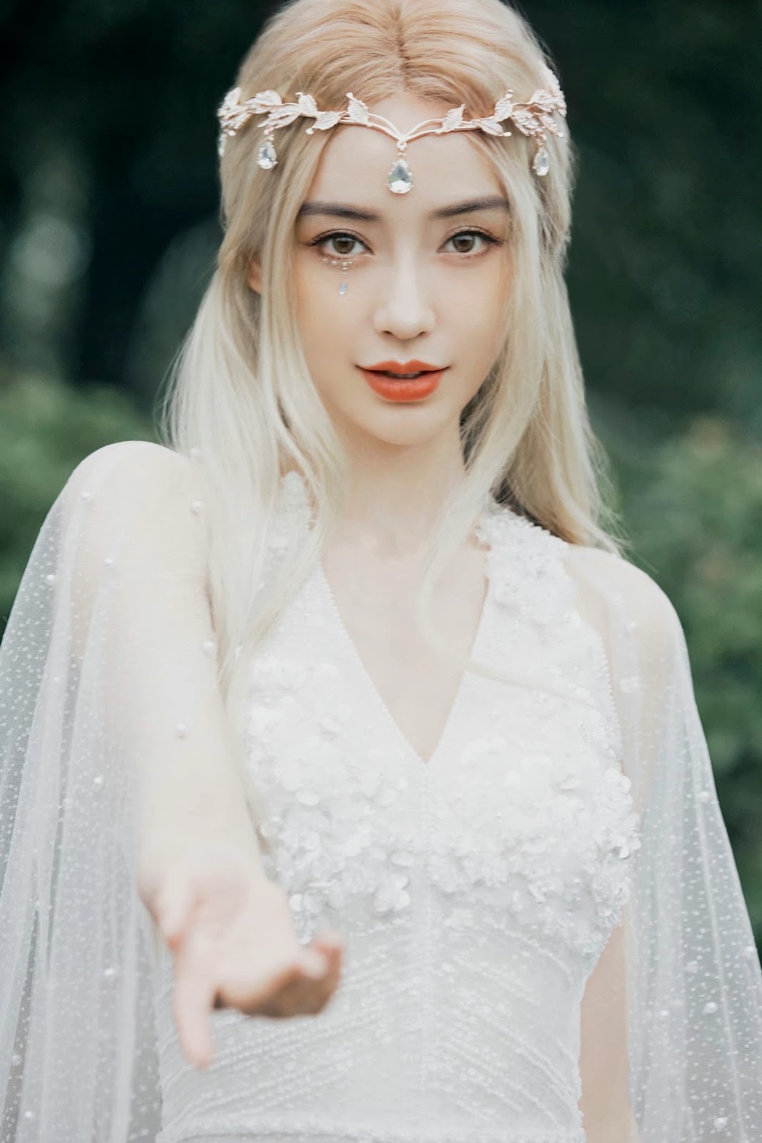 Angela Baby hóa thành nữ hoàng Chúa Tể Những Chiếc Nhẫn: Không thể diễn ...