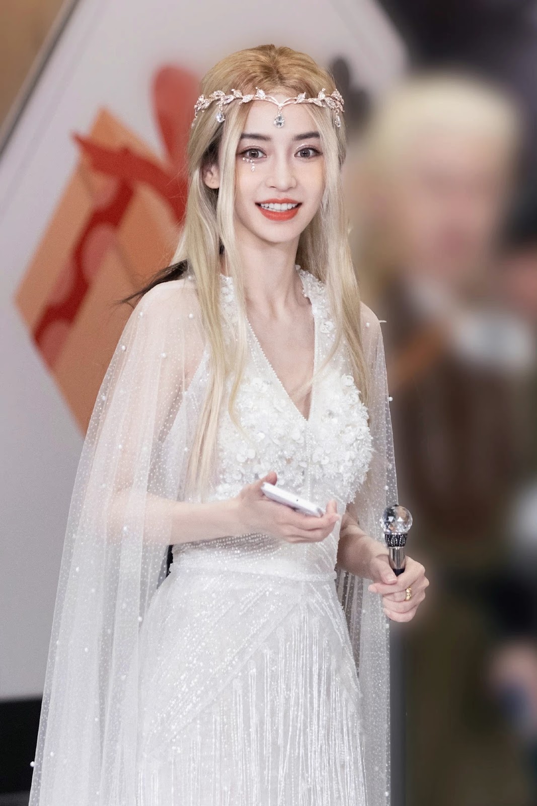 Angela Baby hóa thành nữ hoàng Chúa Tể Những Chiếc Nhẫn: Không thể diễn ...