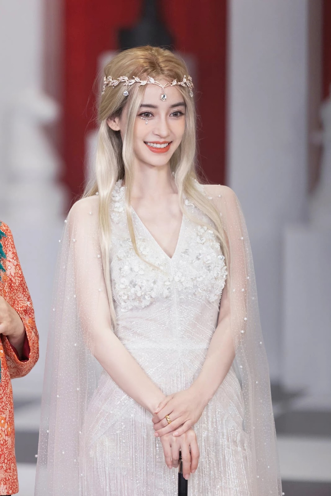 Angela Baby hóa thành nữ hoàng Chúa Tể Những Chiếc Nhẫn: Không thể diễn ...