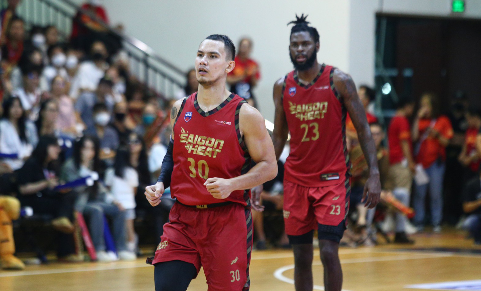 Saigon Heat đánh bại Hanoi Buffaloes trong ngày hàng loạt ngôi sao làng giải trí tới sân xem ...