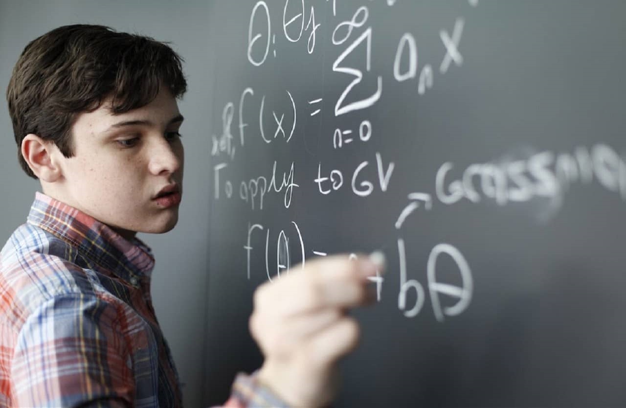 Thiên tài vật lý từng tự kỷ nhưng được mẹ nuôi dạy thành công nhờ 7 chi ...